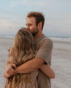 No Side Hugs Here! ‘Counting On’ Star Jason Duggar Announces Engagement ...